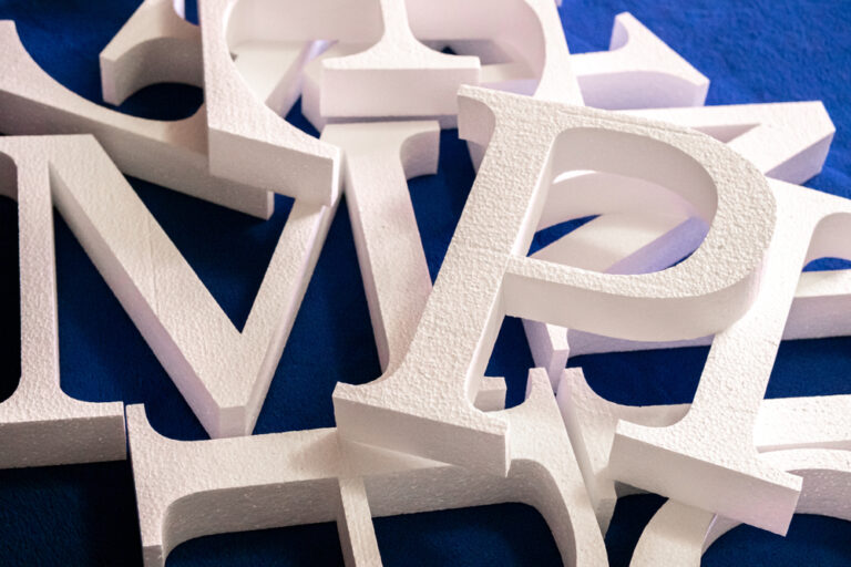 Scritte in polistirolo: una tendenza in costante ascesa